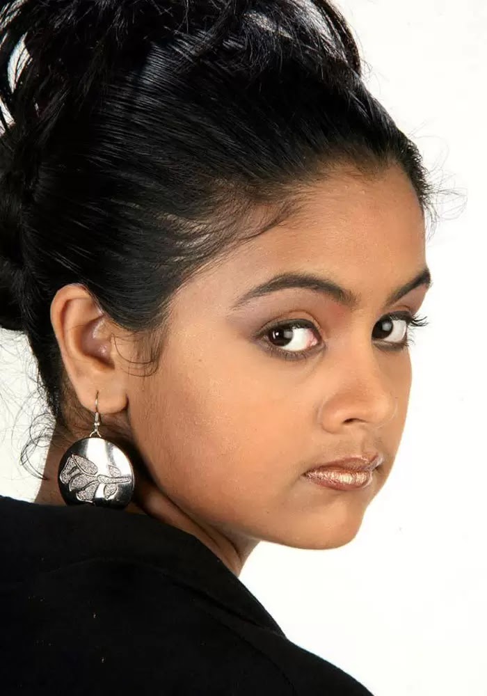 പാട്ടുവണ്ടി : Shilpa bala mallu serial television anchor malayalam ...