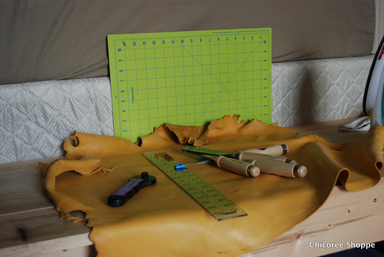 Chicoree Shoppe: How to Make a Leather Chisel Wrap