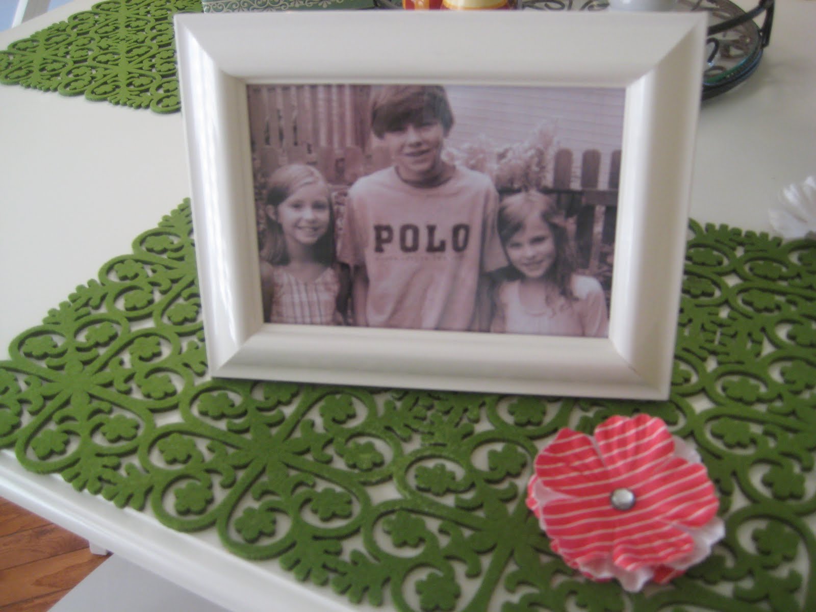 How To Dress Up a Picture Frame - Mom 4 Real