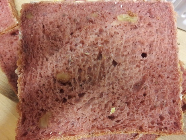 Pat's Kitchen Journal: Honey Oat Red yeast bread ( with walnut and chia)