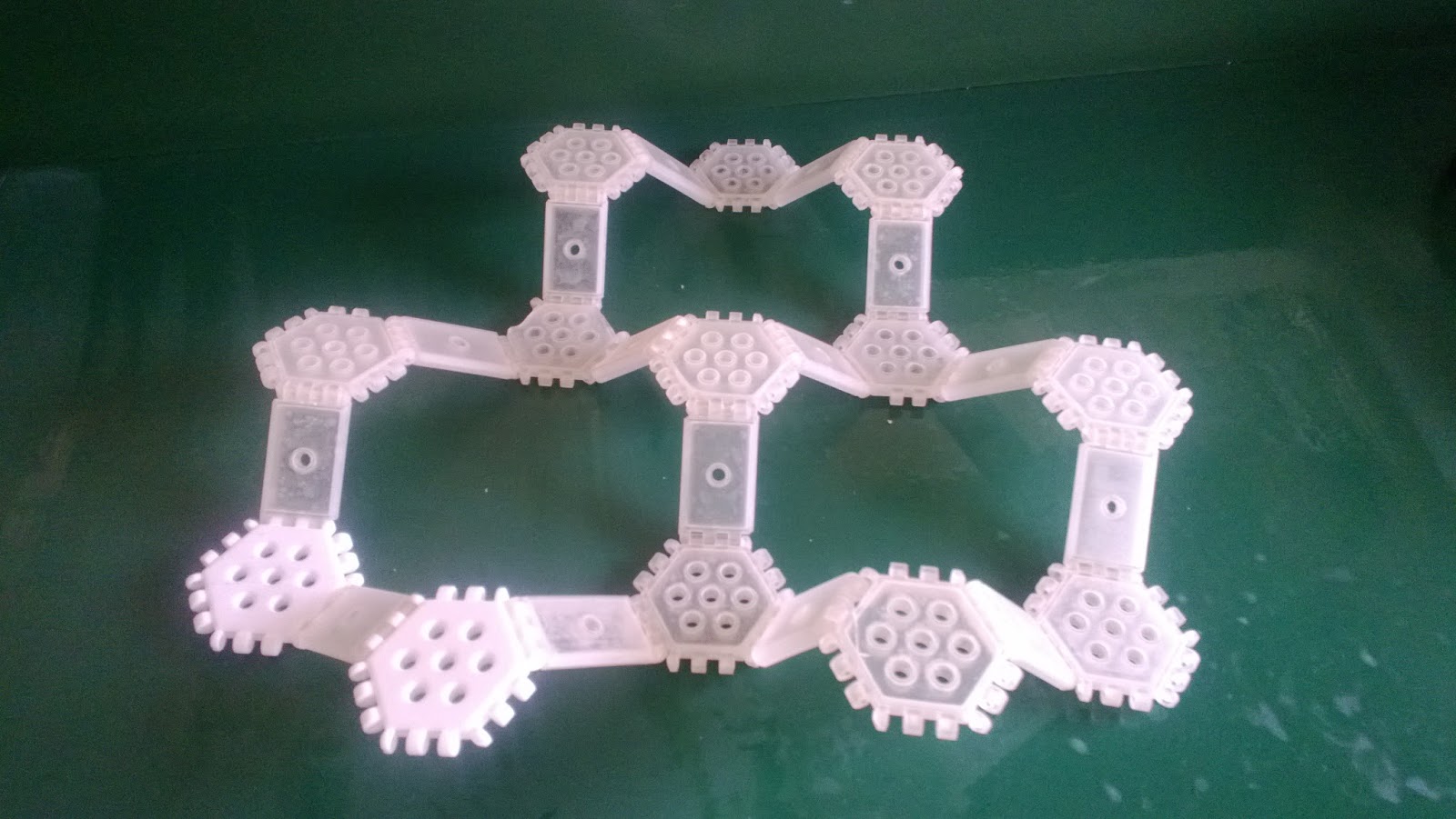 Hexaflex Applications: The Hexaflex Toy