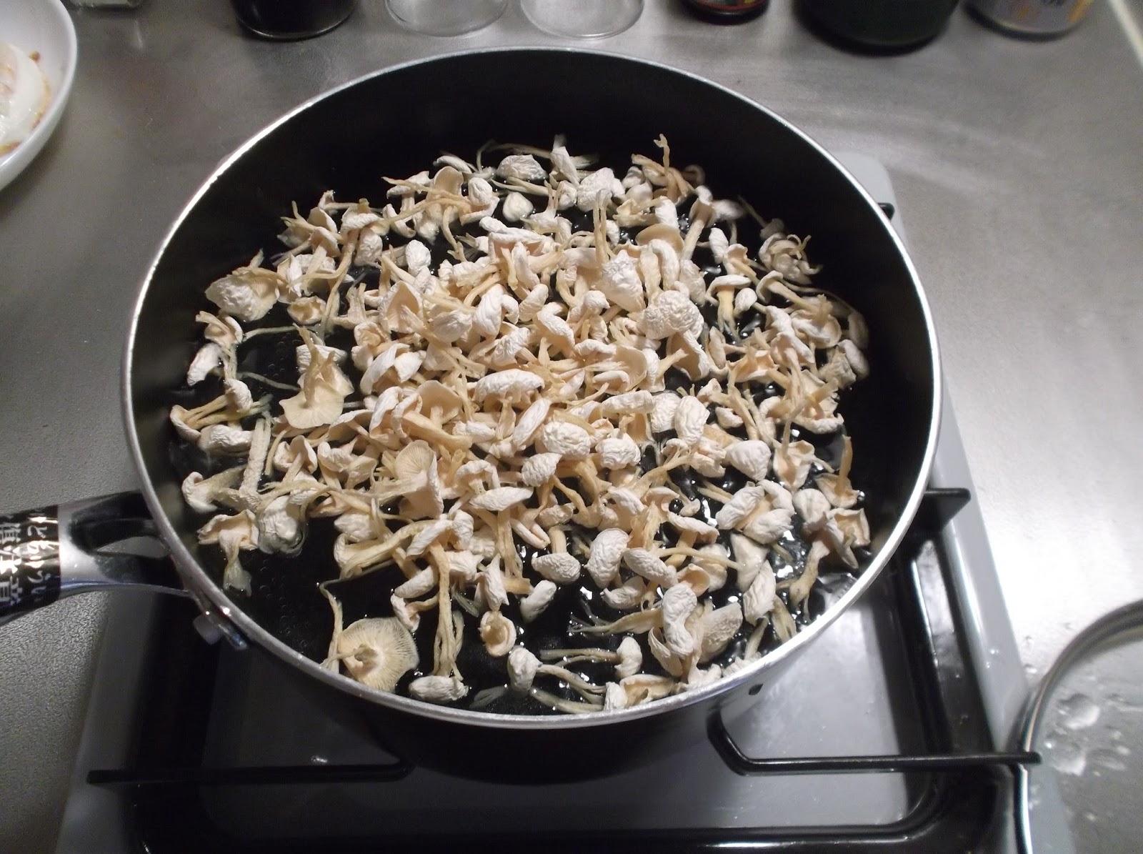 Hiroyuki's Blog on Japanese Cooking: Clear Soup with Dried Enoki and ...