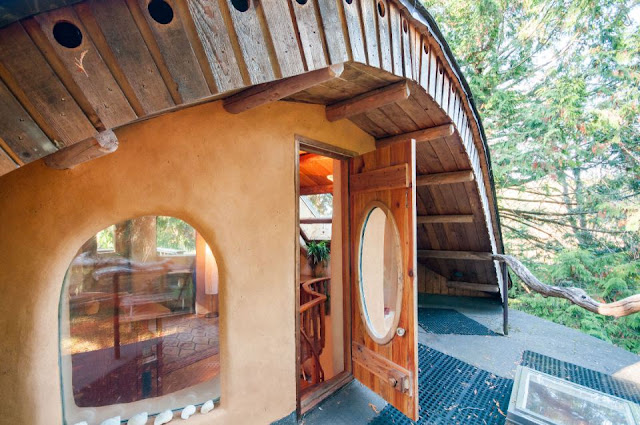 Moon to Moon: Mayne Island Cob House