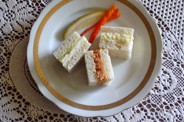 zsuzsa is in the kitchen: TEA TIME SANDWICHES