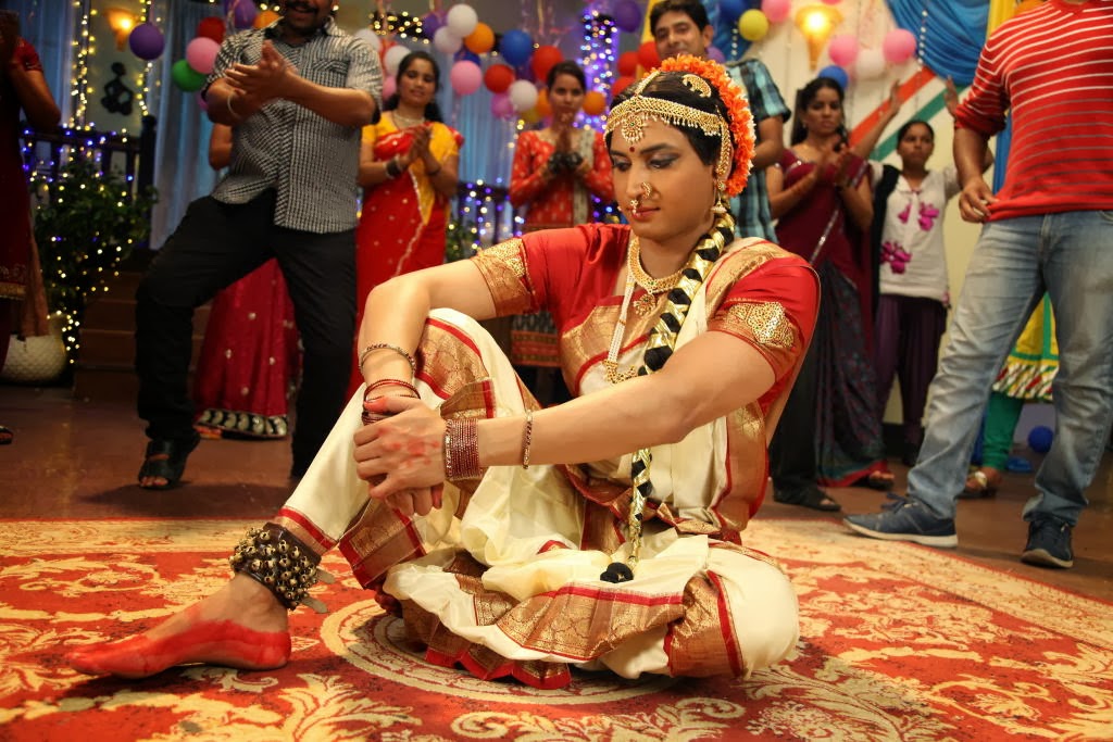 Sumanth Lady Getup Photos in Emo Gurram Egaravachu Movie | Tollywood Idle