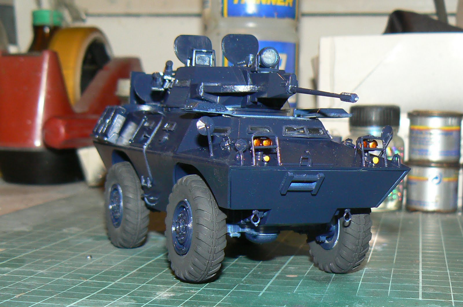 miniature corner: V-150 Commando w/20mm cannon police force scale - 1:35