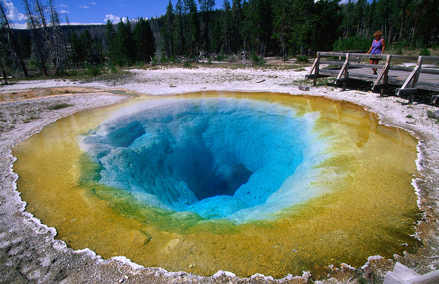 reportages: YELLOWSTONE, turista cade in un geyser e muore
