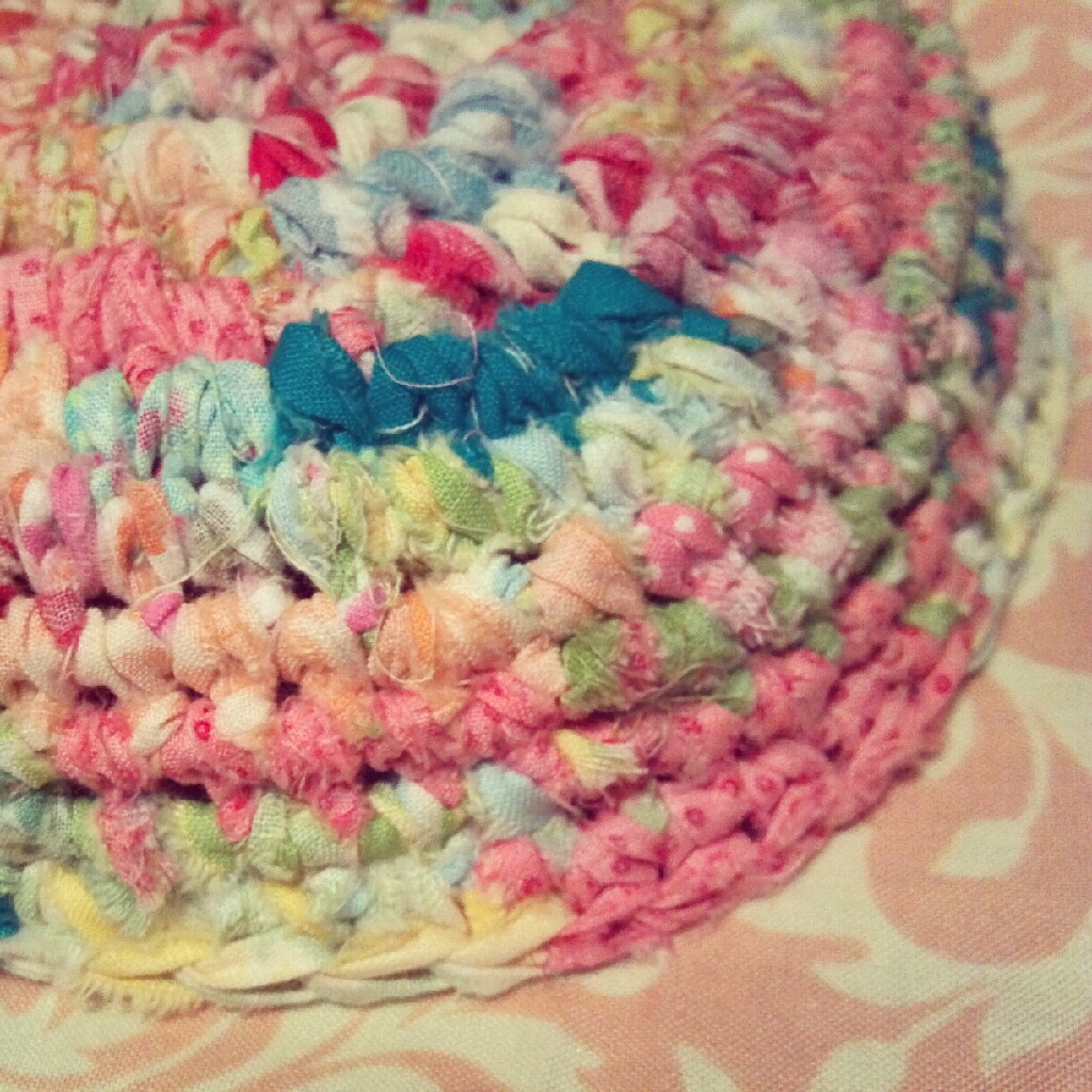 oopsie maizie: crocheting... a fabric bowl
