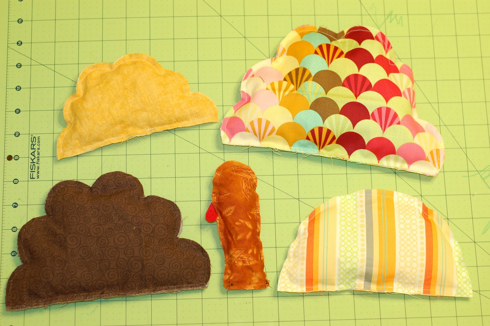 Diary of a Crafty Lady: Scrappy Fabric Turkey {Tutorial}