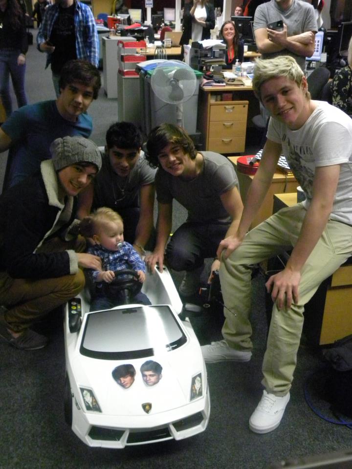 Jonas| Direction| News: One Direction carreras de autos en el estudio ...