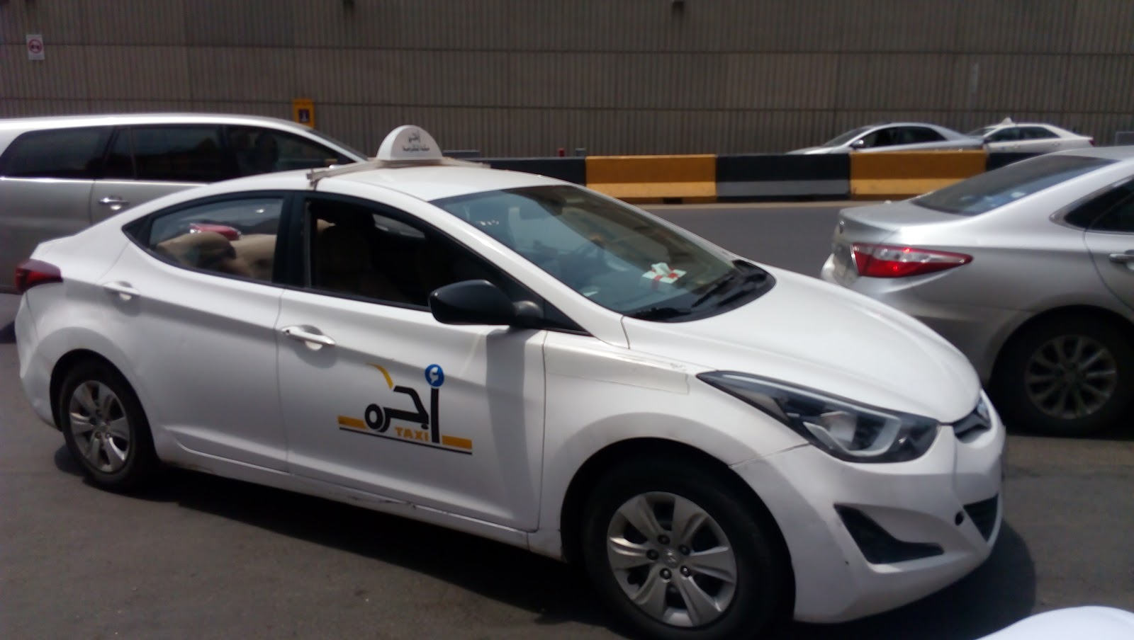 Di Arab Saudi Kebanyakan Mobil Taxi Dan Pribadi Berwarna Putih - LAPAK ...