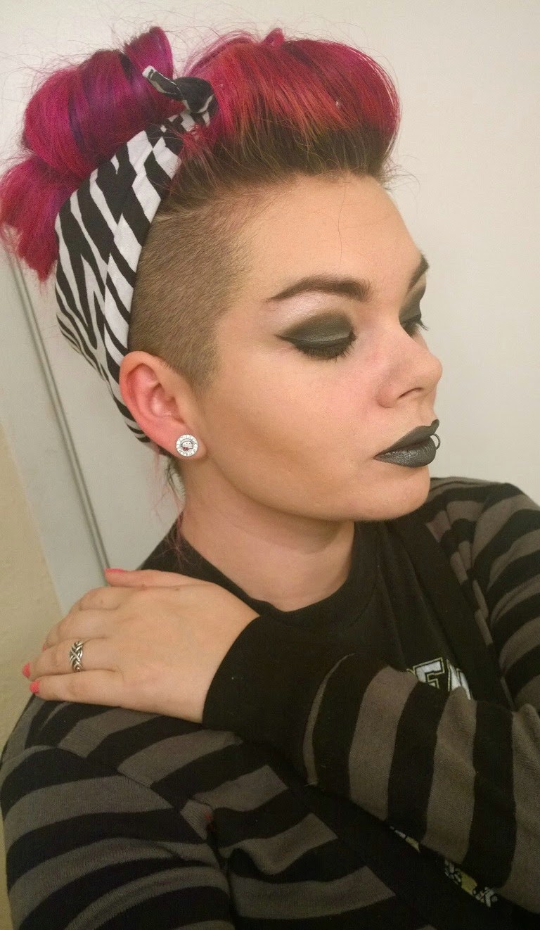 Vivian Vanity's Daily Thoughts : Goth Inspired Pin-up Makeup