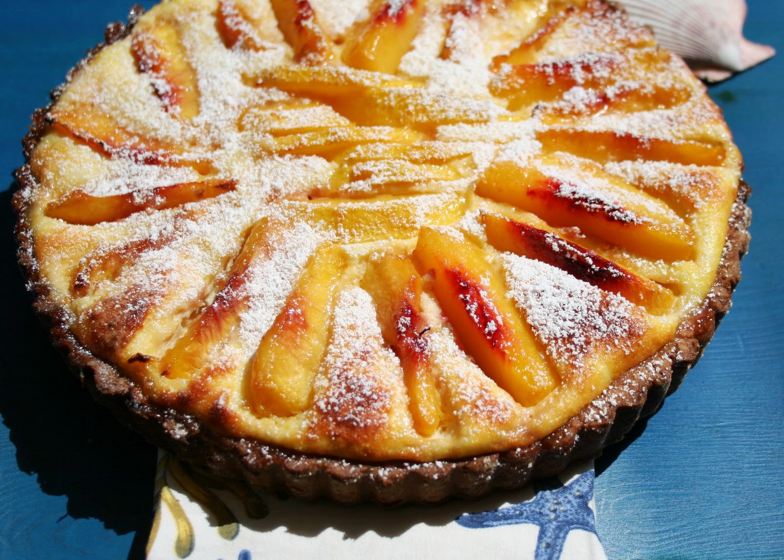 Manu e maisie in cucina: Crostata di pesche con crema di mandorle