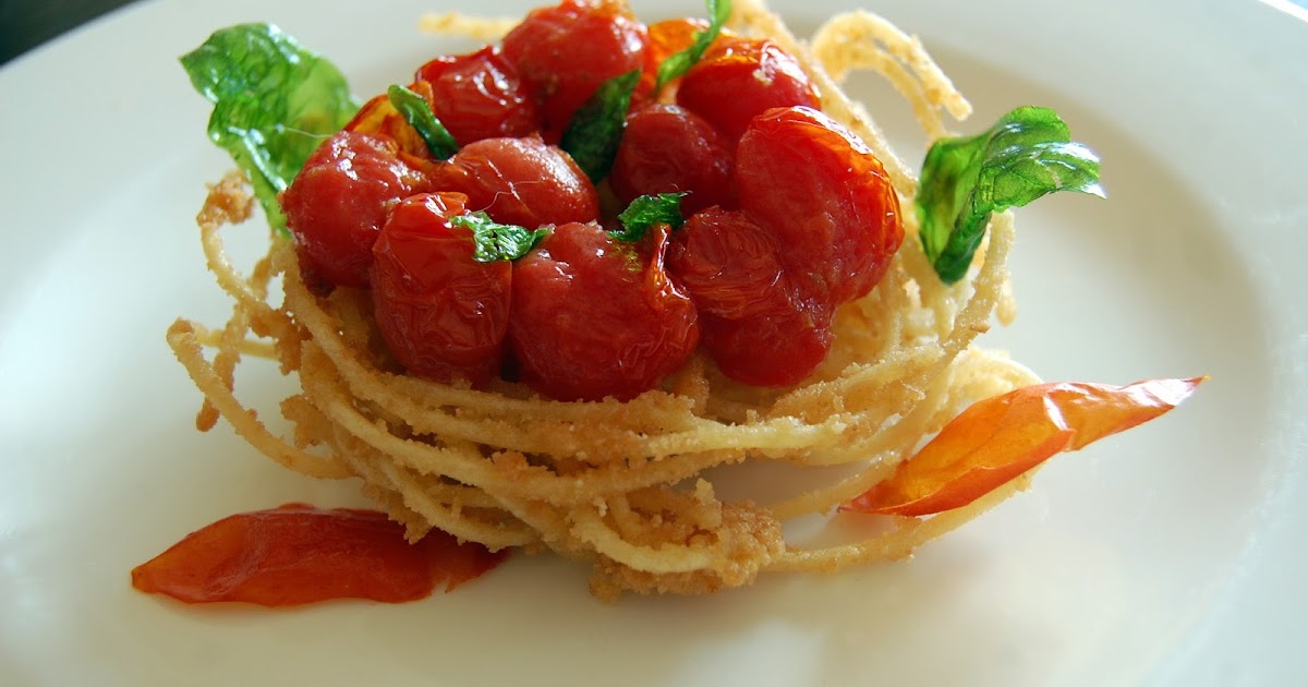 La Tarantolata: Nido di spaghetti con pomodoro e basilico tutti fritti!