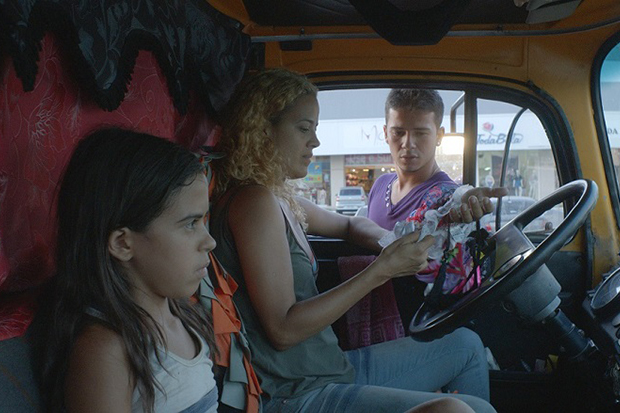 Hoje vi(vi) um filme: Crítica: Boi Neon (2015)