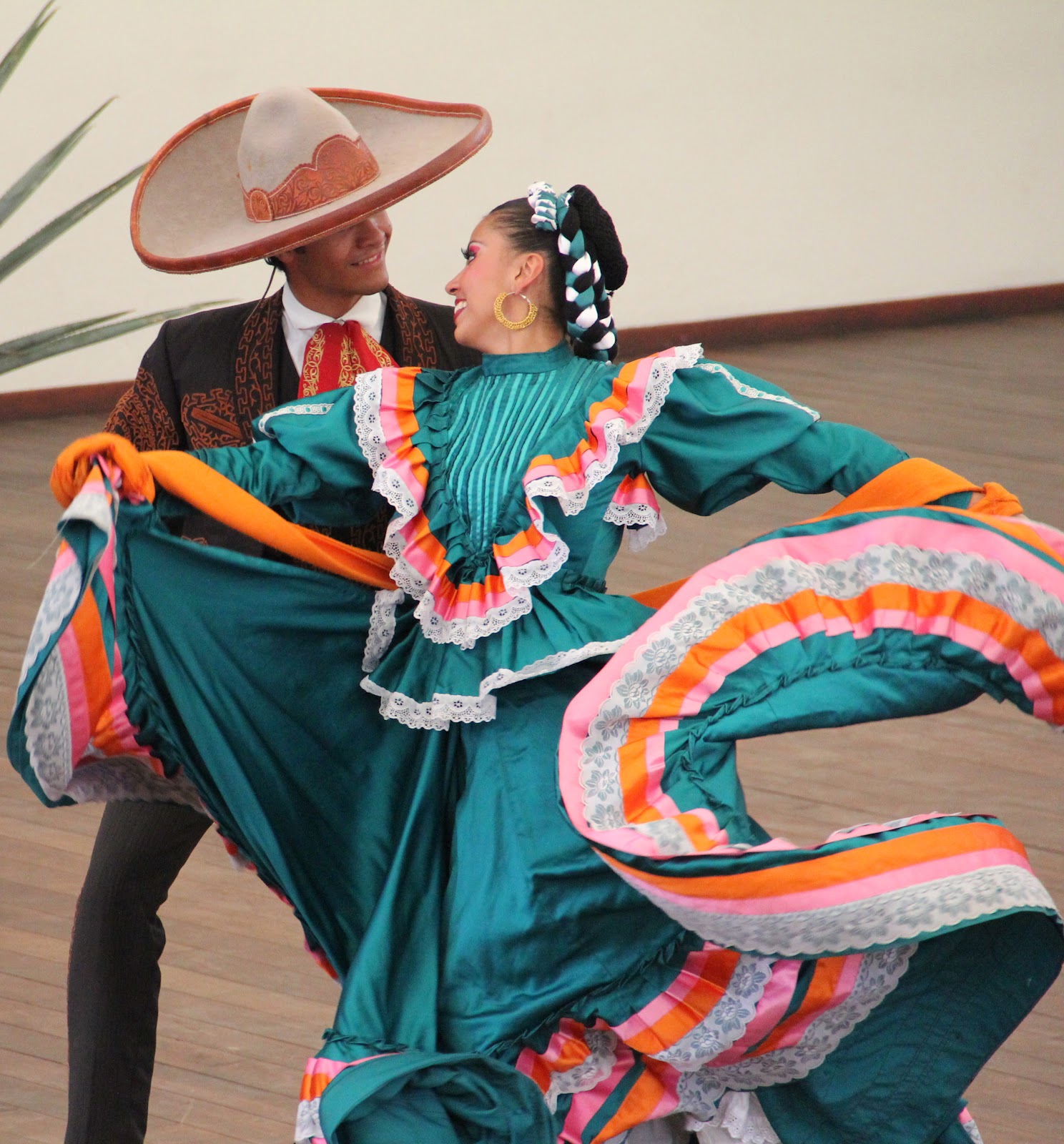 Bailarina en linea: La tradición familiar... La Danza folclórica Mexicana