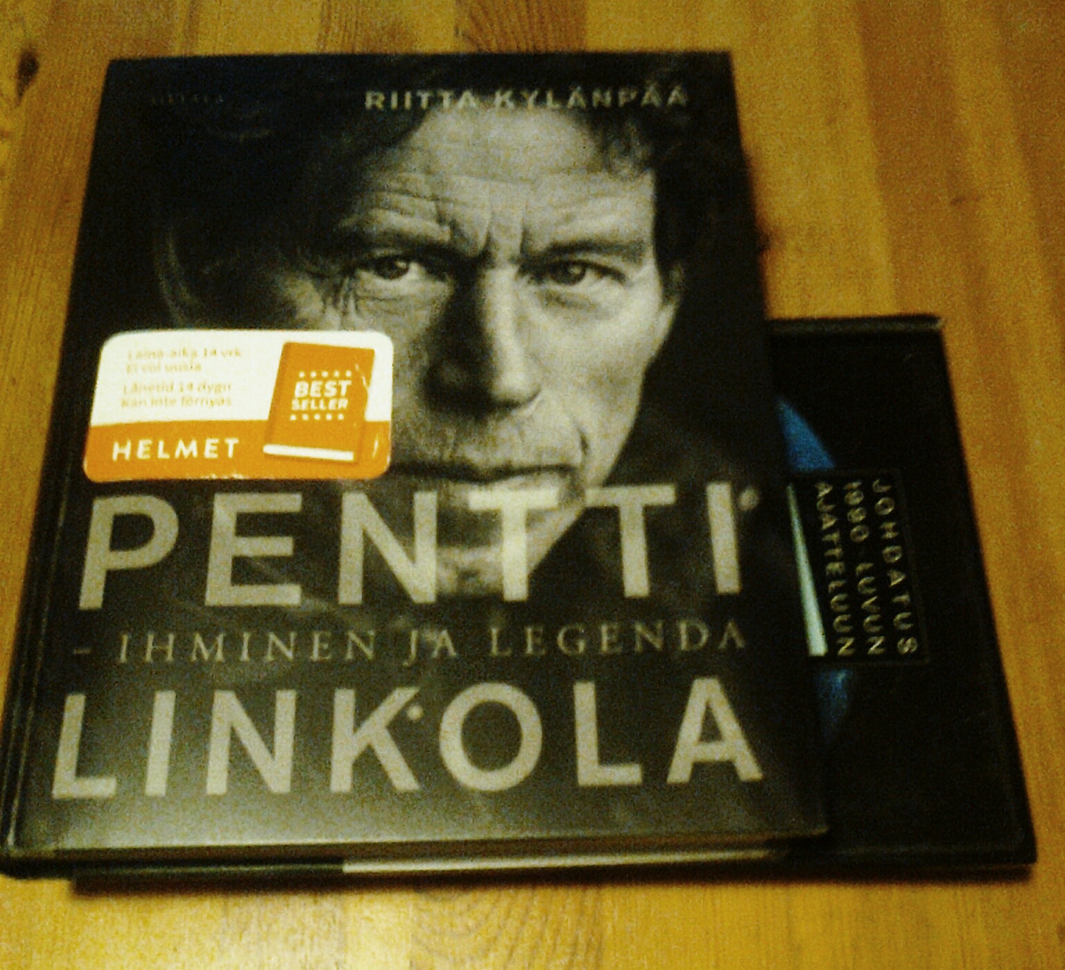 Sinimarjan matkassa : Pentti Linkola : ihminen ja legenda