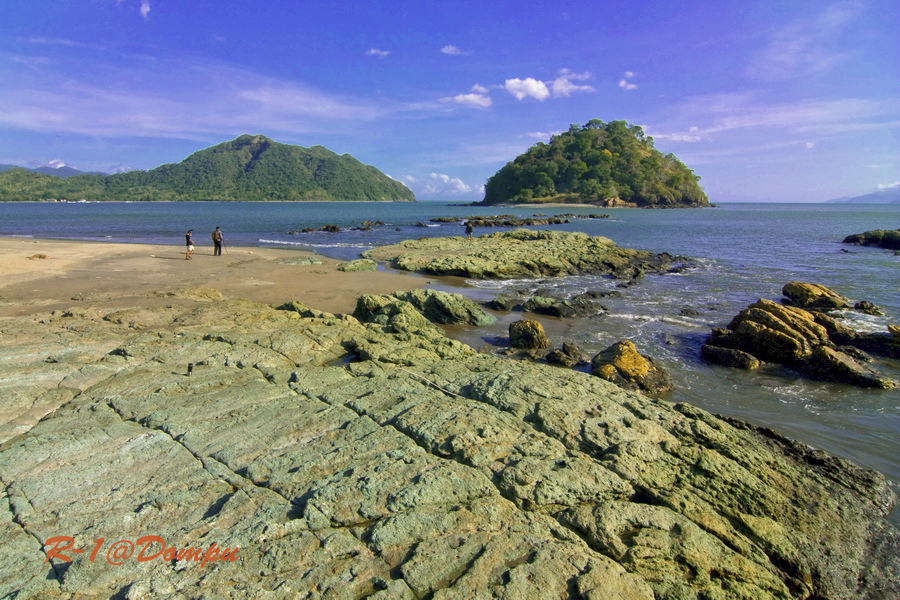 Wisata pantai dompu: Maret 2018