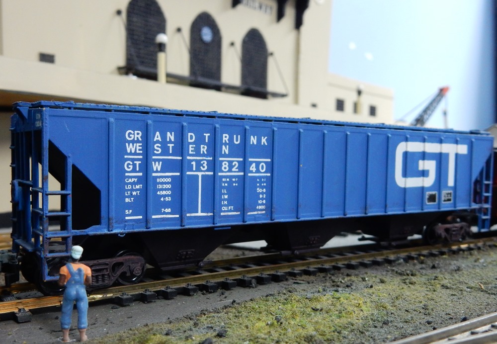 Trackside Treasure: GTW P-S Covered Hoppers