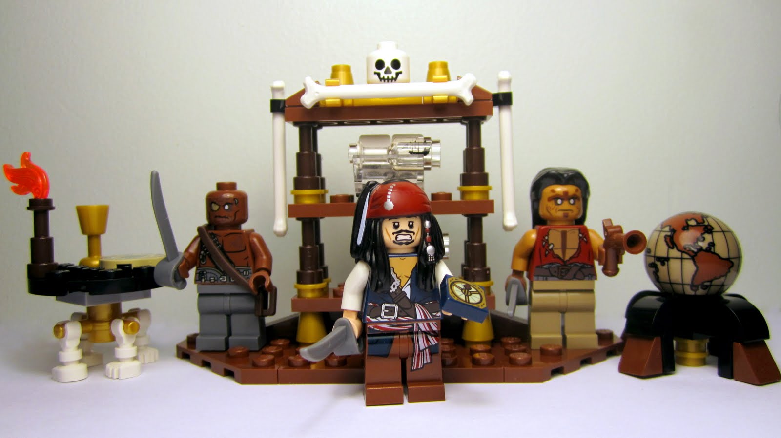 The Brick Brown Fox: Lego 4191 Pirates of the Caribbean - Captain's Cabin