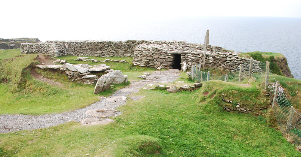 Footloose with Diana: Dingle Peninsula & Dunbeg Fort