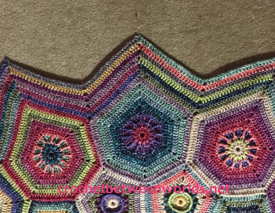Crochet between worlds: Carousel CAL - Part 5