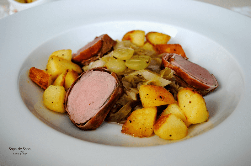 Sopa de Sopa : Solomillo de Cerdo en Panceta, Col Picuda con Uvas y ...
