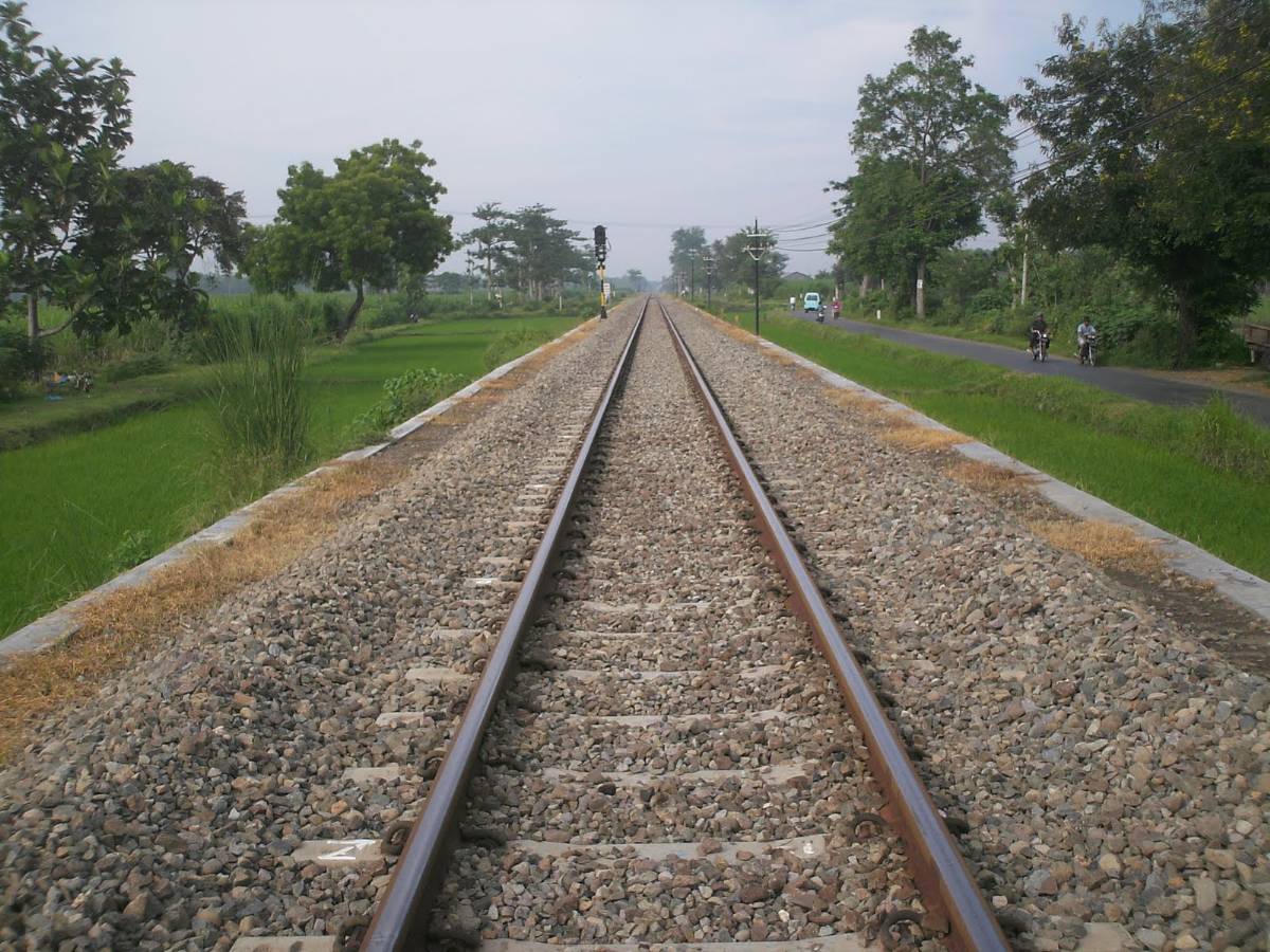 Mengapa Rel Kereta Api Banyak Batu Kerikil? - Oke Media