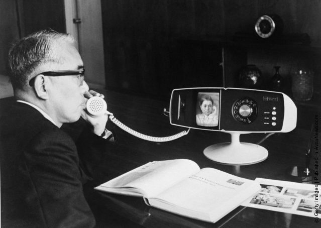 Funny Vintage Pictures of Mobile Phones' Evolution From the Past ...