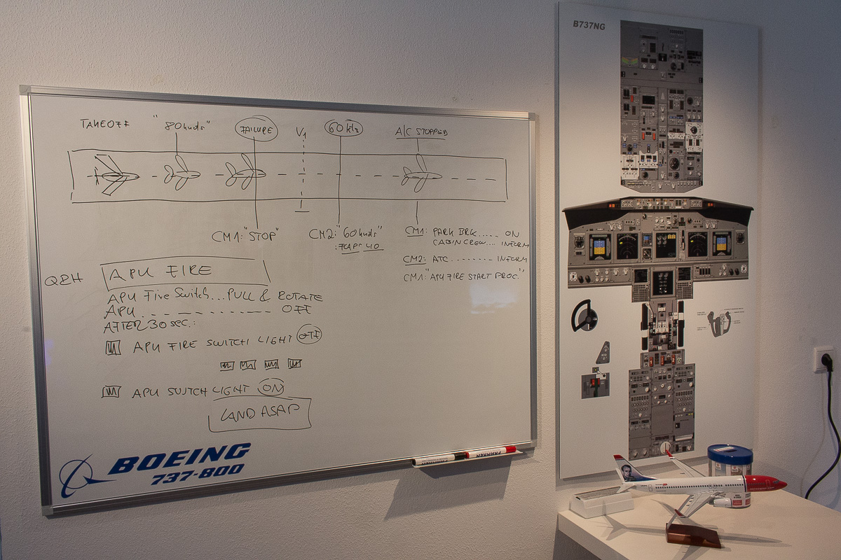 Boeing 737.800 simulator: Briefing whiteboard and display