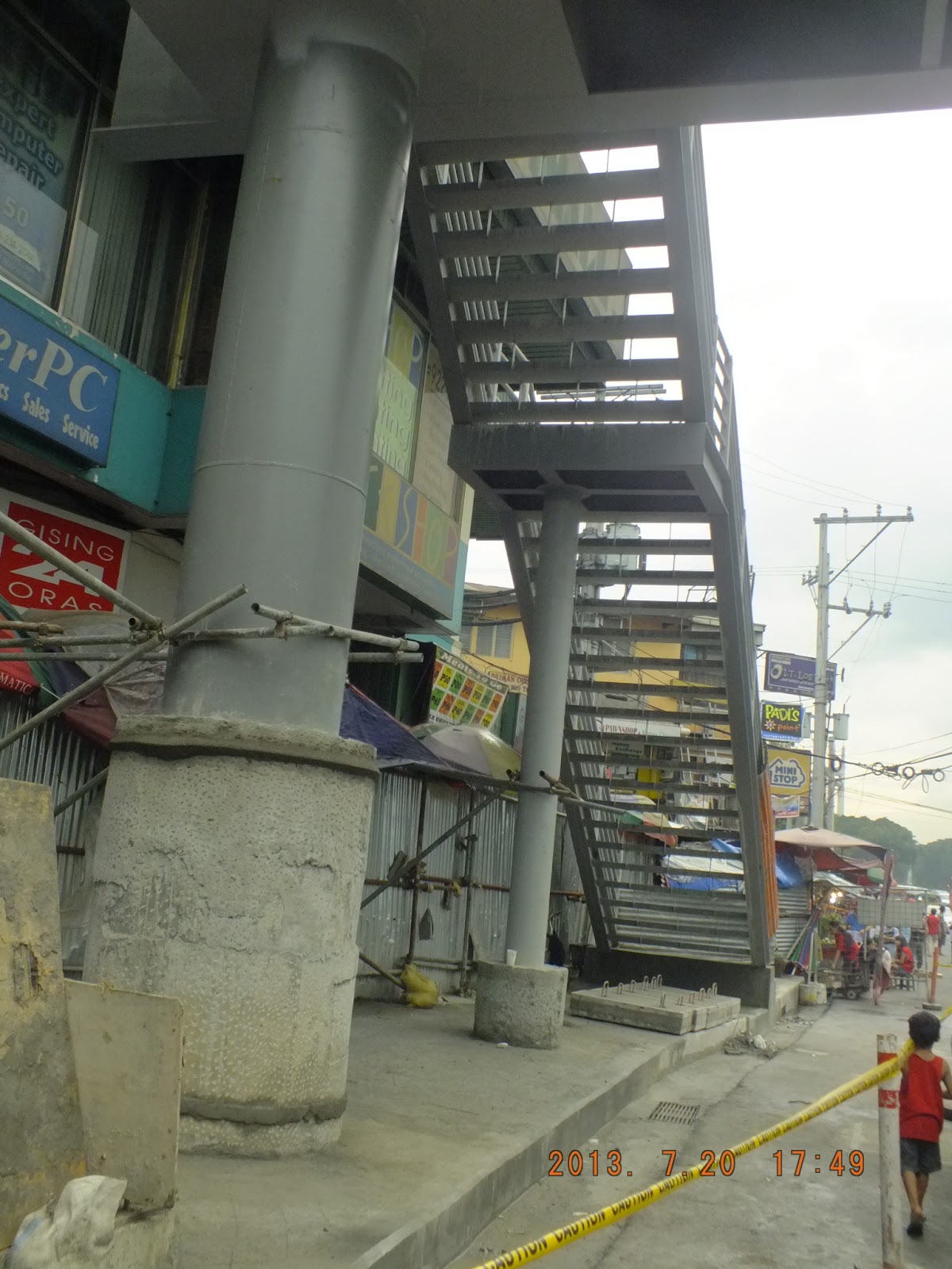 Photography with Dr. Ernie.: Philcoa pedestrian bridge, old and new.
