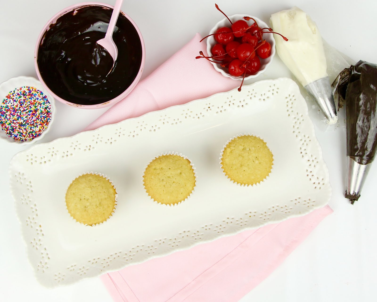 {VIDEO} Mini Layer Cake Cupcakes - The Lindsay Ann