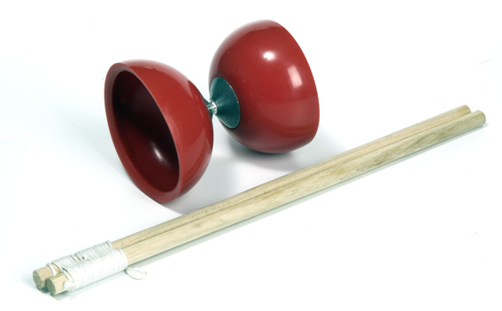 Torrejoncillo del Rey: juegos tradicionales 20; El diábolo