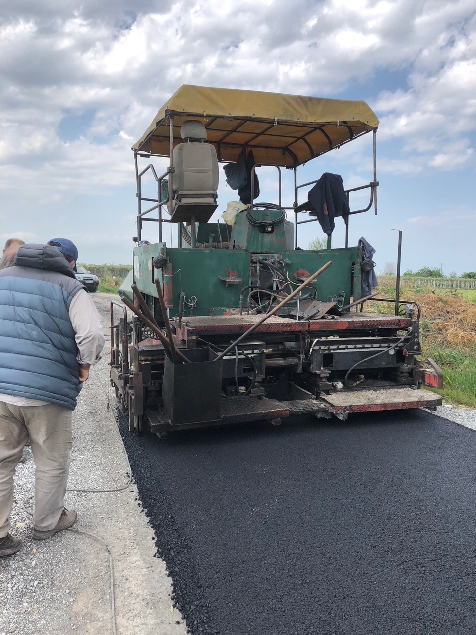 ΚΟΛΙΝΔΡΙΝΑ ΜΑΣΛΑΤΙΑ: Ασφαλτοστρώσεις στο αγρόκτημα της Δ.Κ. Κατερίνης