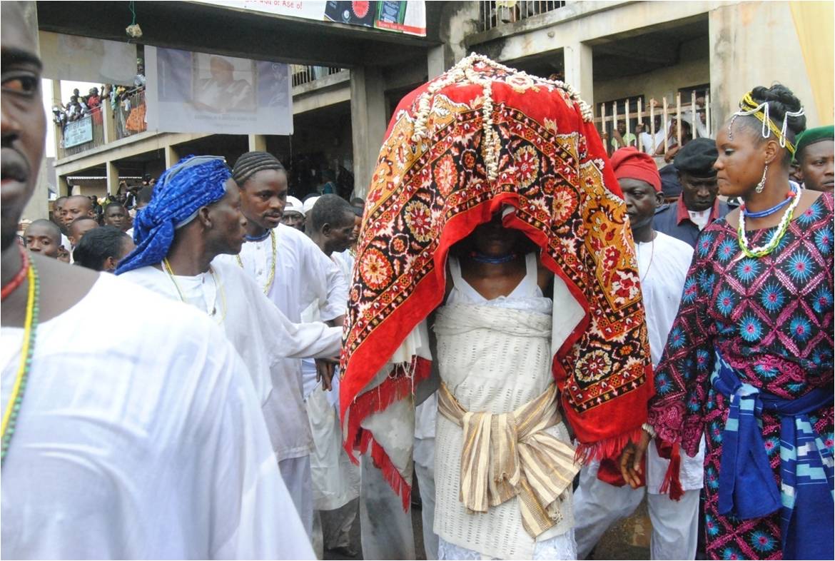 Nigerian art at Oyasaf: Colours of Osun-Osogbo Festival via OYASAF’s lens