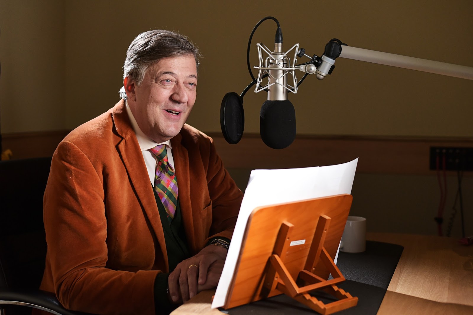 Stephen Fry Reads the Complete Sherlock Holmes Stories on Audible - I ...