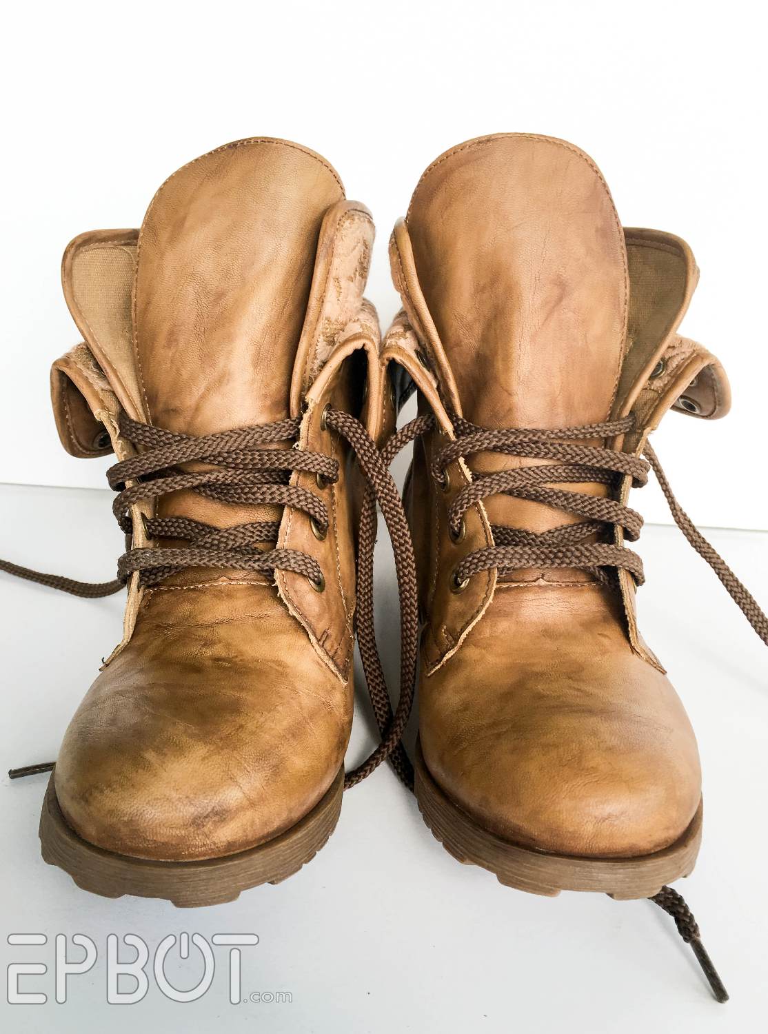 EPBOT: How To Make Vinyl Boots Look Like Aged Leather