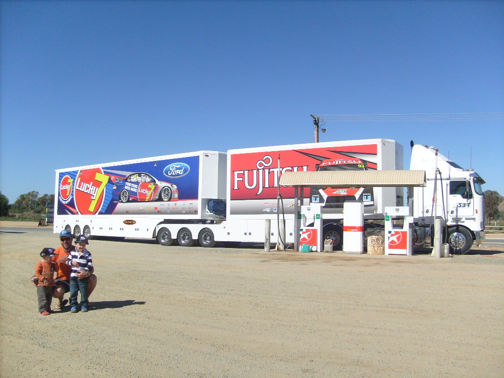 Gears HD: V8 SuperCar Transporter