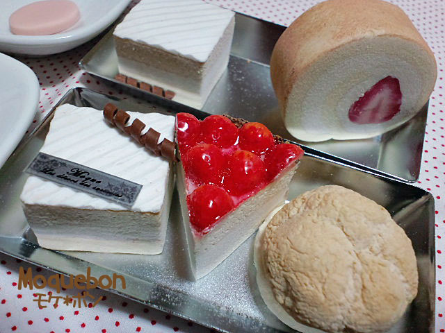 Moquebon: sweets-deco of the small cake. Preparations