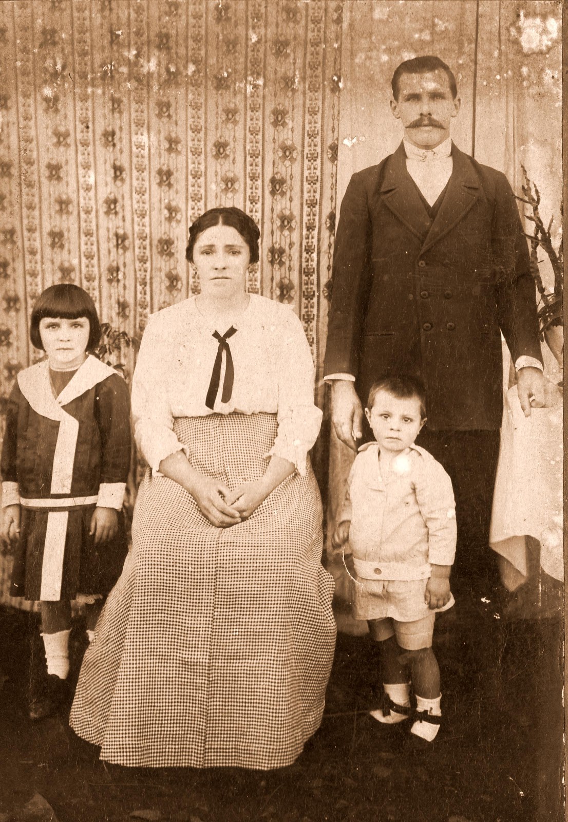 HISTÓRIA DE BRUSQUE: 150 ANOS DA FAMÍLIA DEUCHER NO BRAZIL