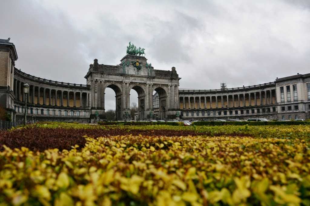 Travels - Ballroom Dancing - Amusement Parks: Victory arch in Parc du ...
