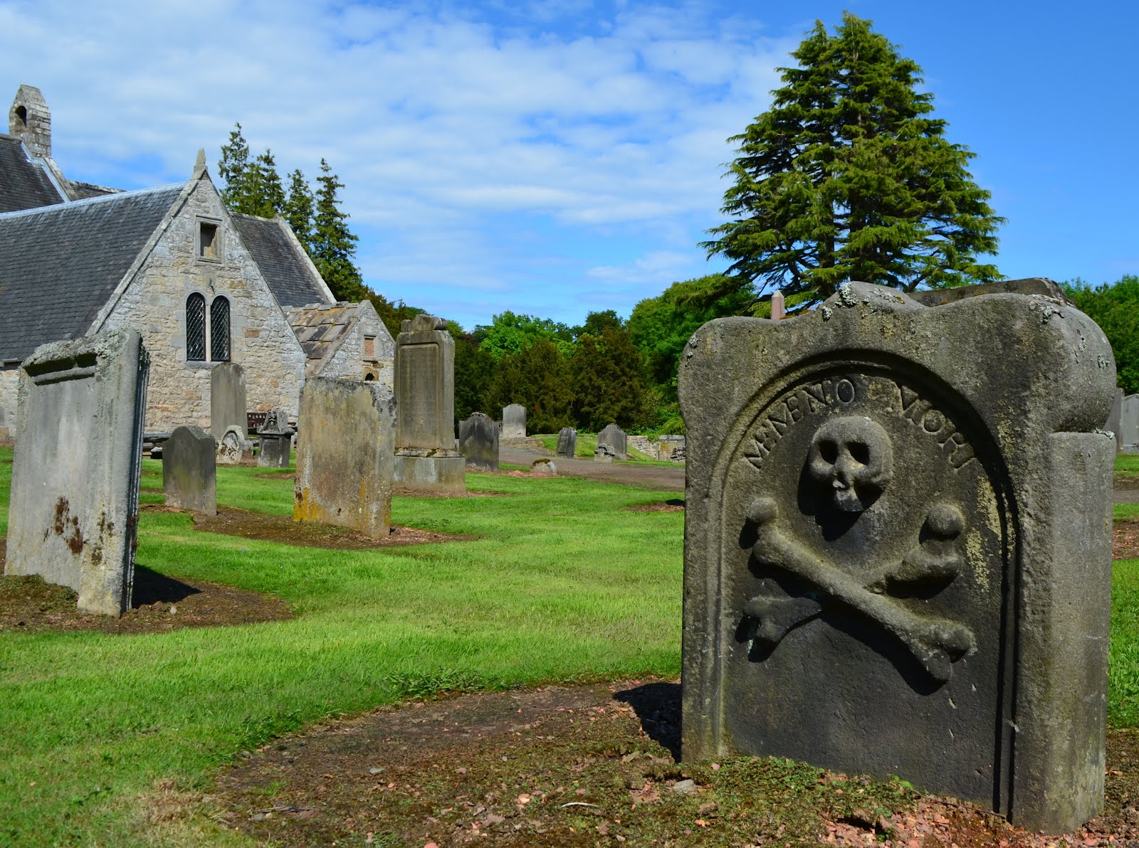 Tour Scotland: Tour Scotland Photographs Video Church and Graveyard ...