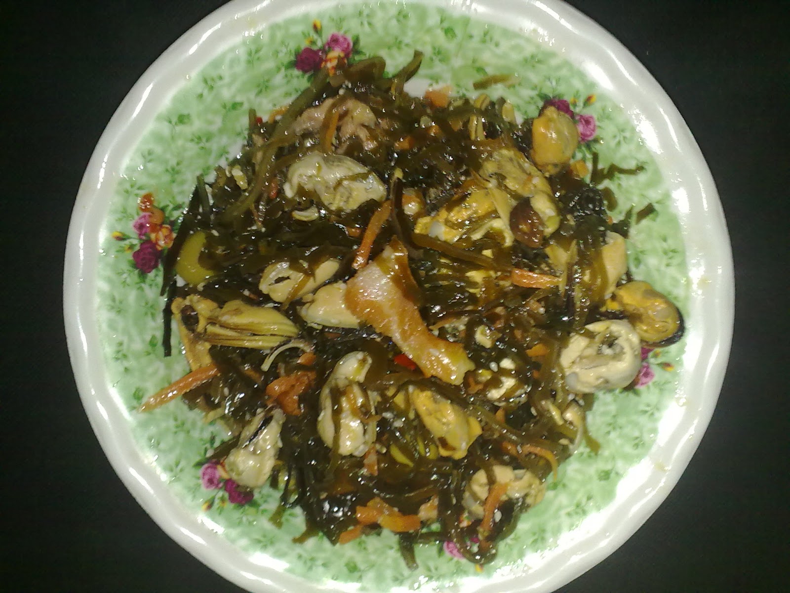 Салата от водорасли, пушена сьомга и миди ~ Ястия от риба и морски дарове