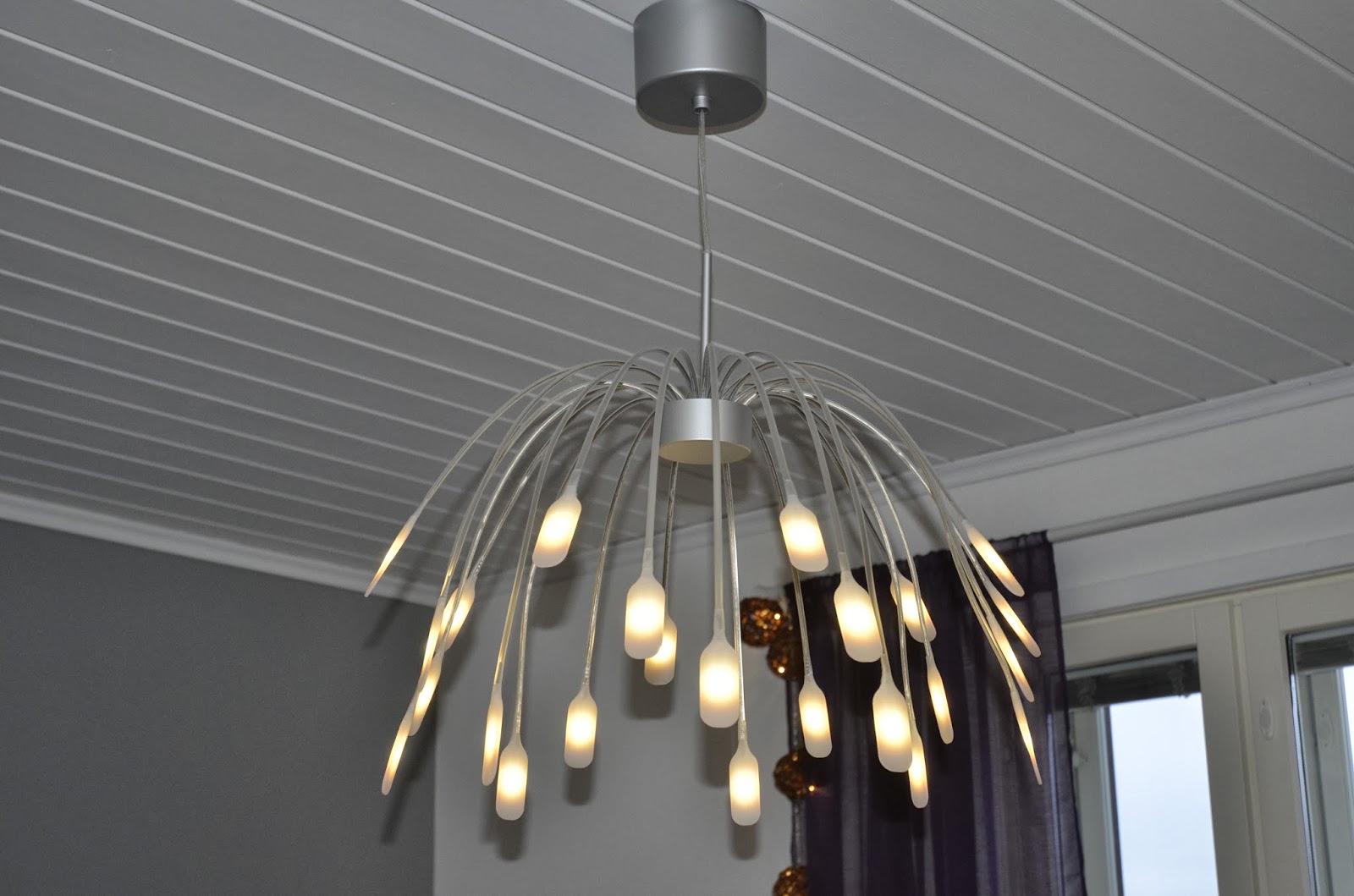 Taostelua: Makuuhuoneen valaisin paikoillaan