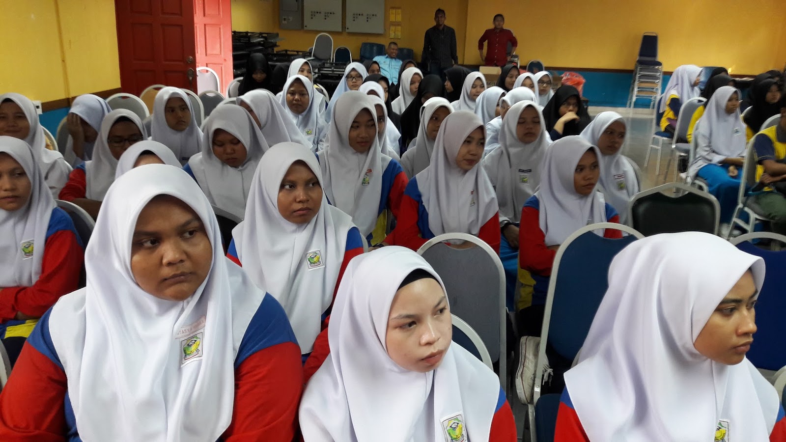 Seni Reka Tanda SMKSI: Lawatan Ke Fakulti Seni Reka UiTM Seri Iskandar