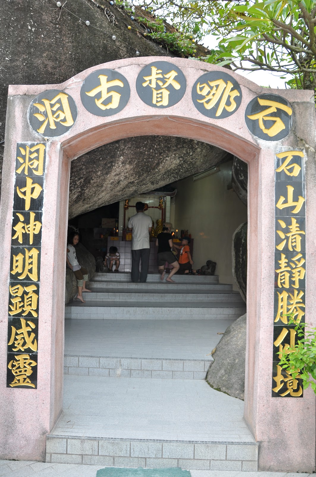 Sungai Siput Boy: Pekan Broga: Gigantic Monkey God at Sak dato Temple ...