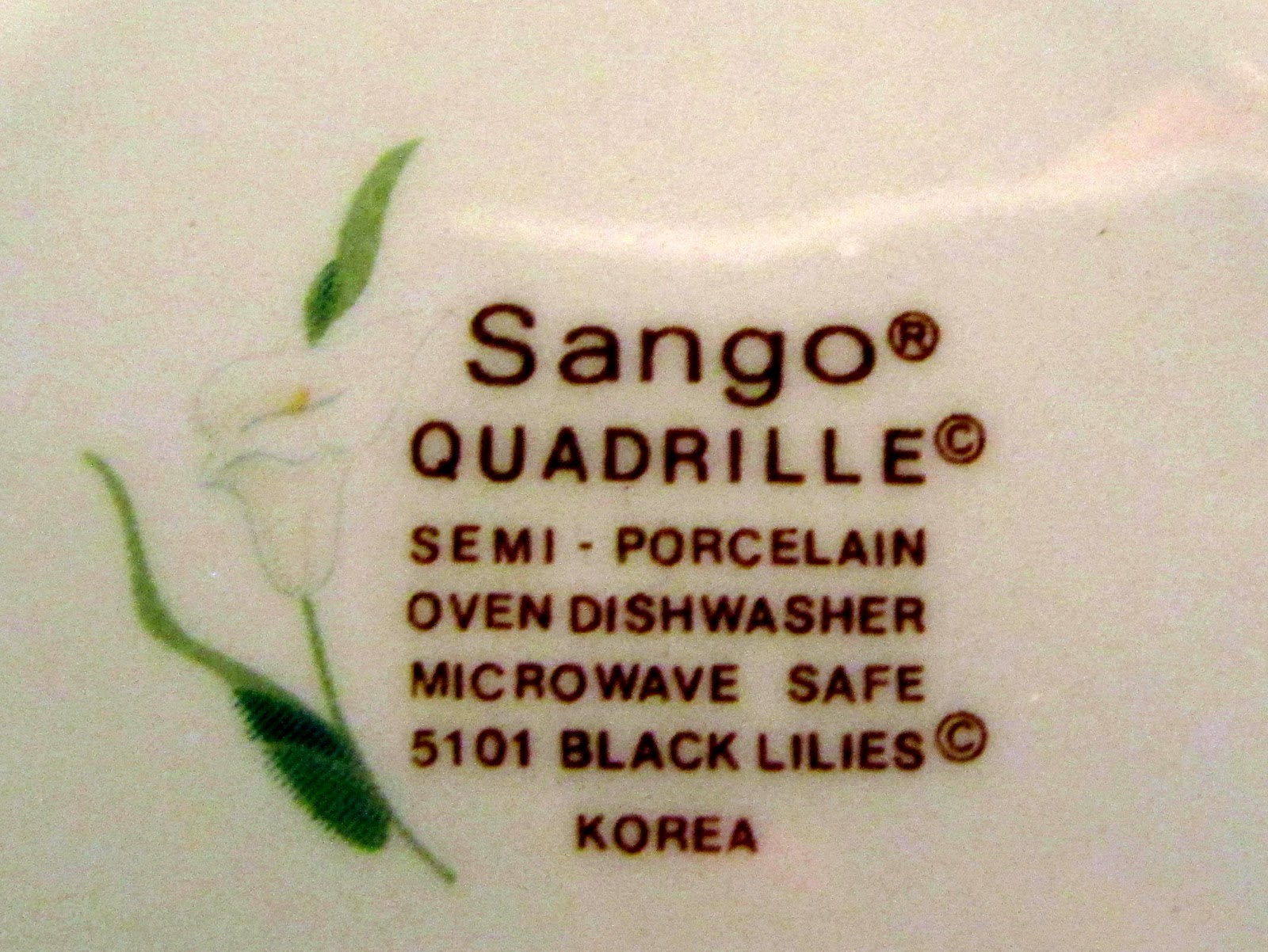 Plum Perfect: Sango---Green & Black Tablescape