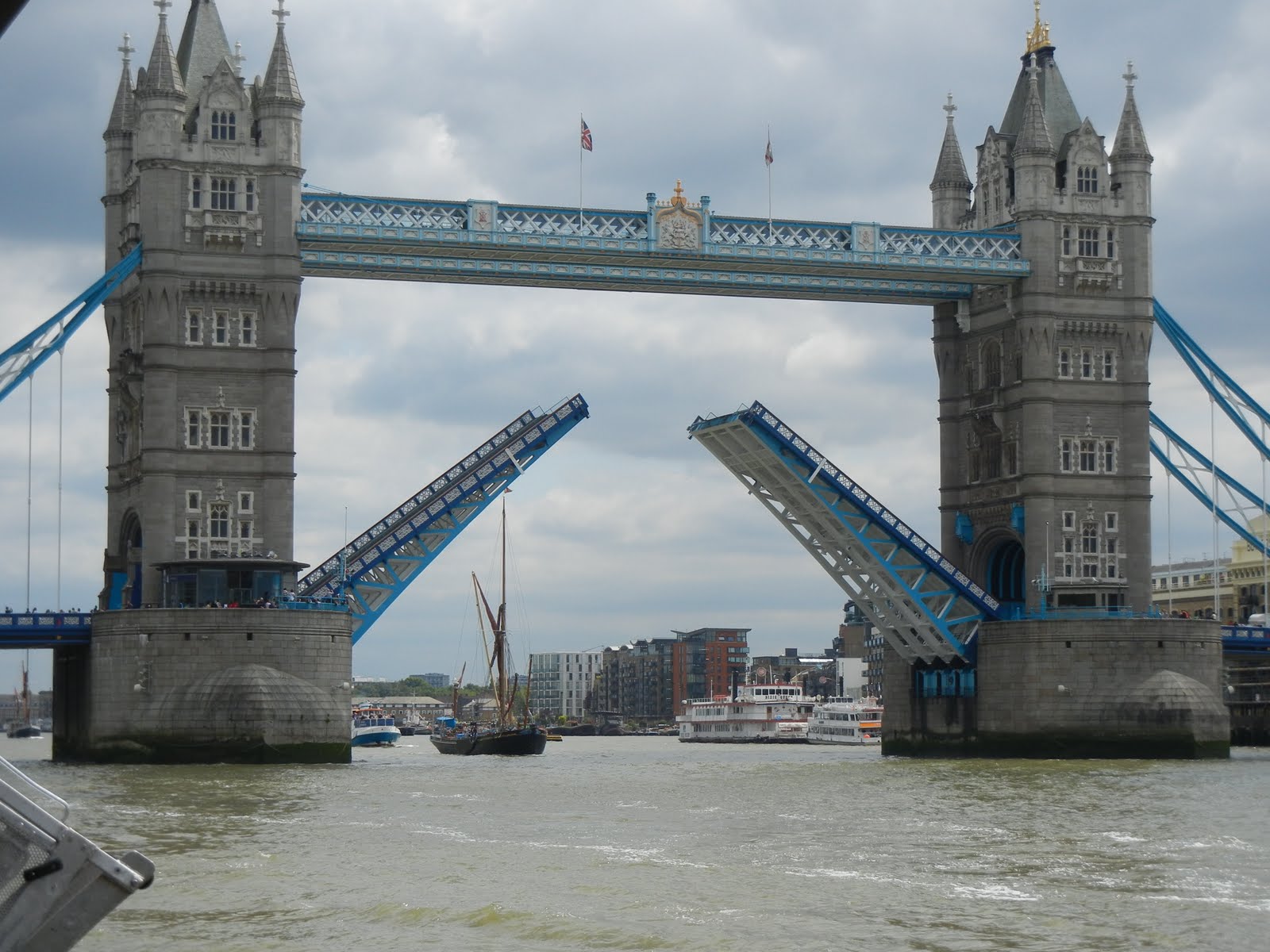 Traveling Simile: "London's Tower Bridge is one of the most ...