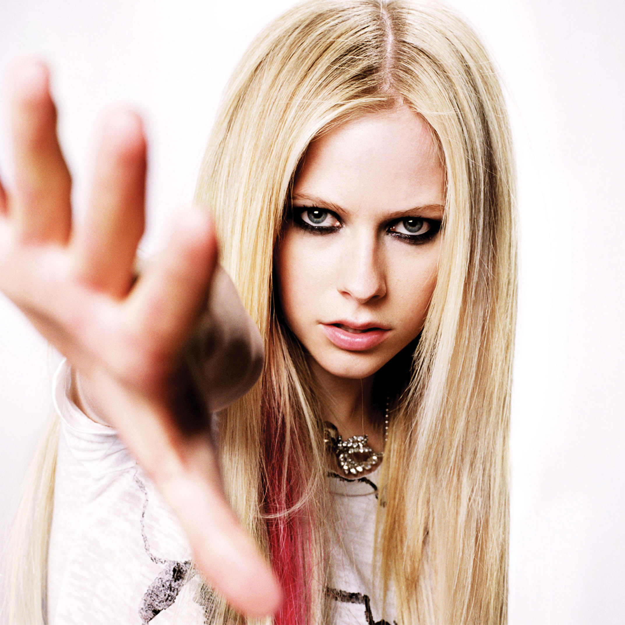 Female Singers: Avril Lavigne pictures gallery (27)