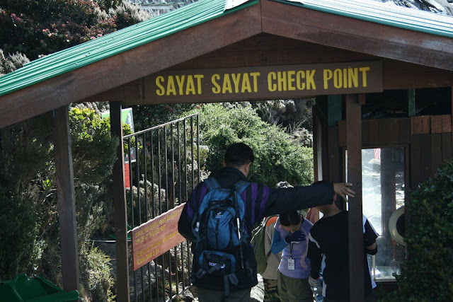 Climbing Mt Kinabalu: Descending right after Sayat Sayat checkpoint
